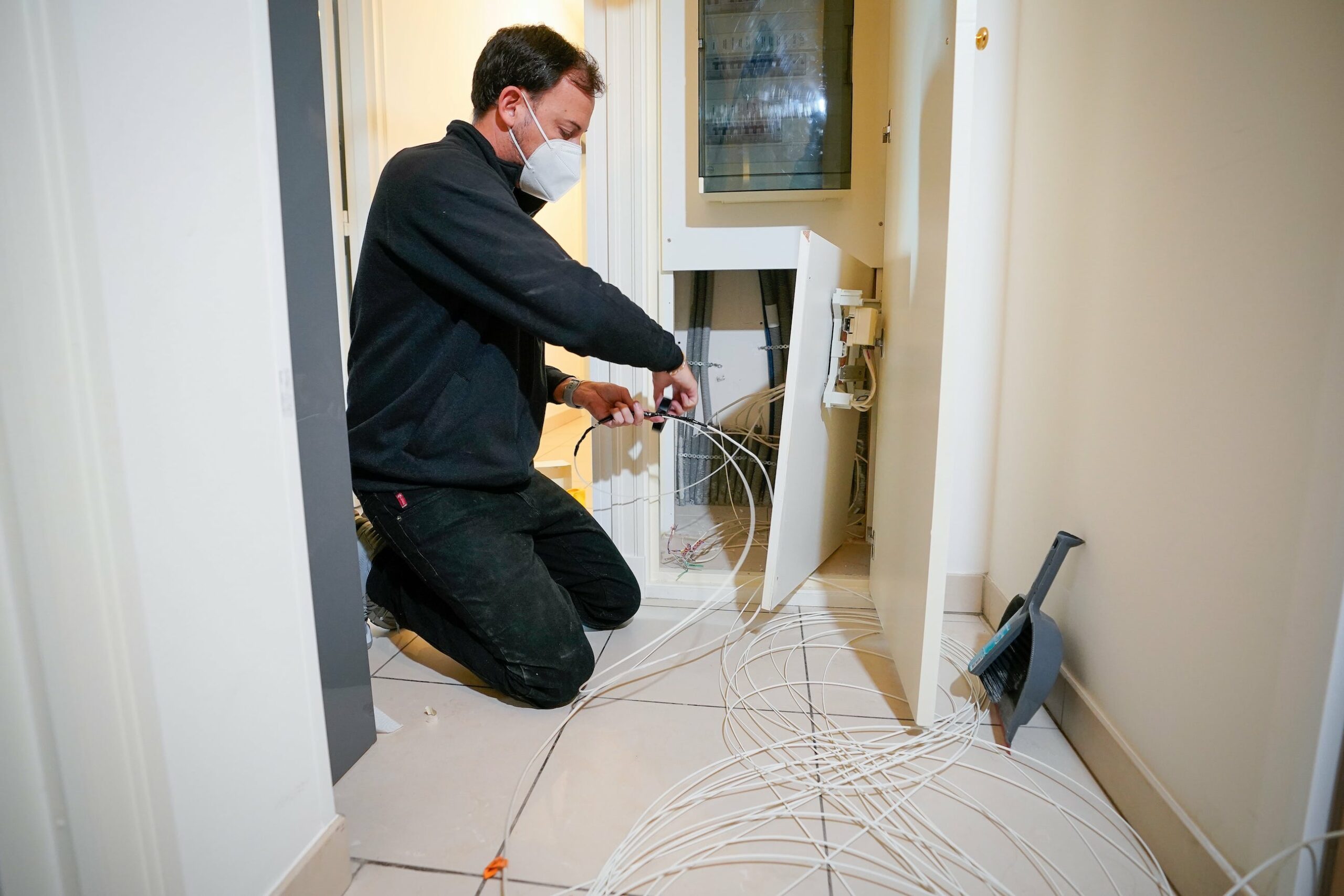 MKA-INSTALLATION-FIBRE-MONACO-TELECOM-CHEZ-FABRICE-MARQUET-15-min ...
