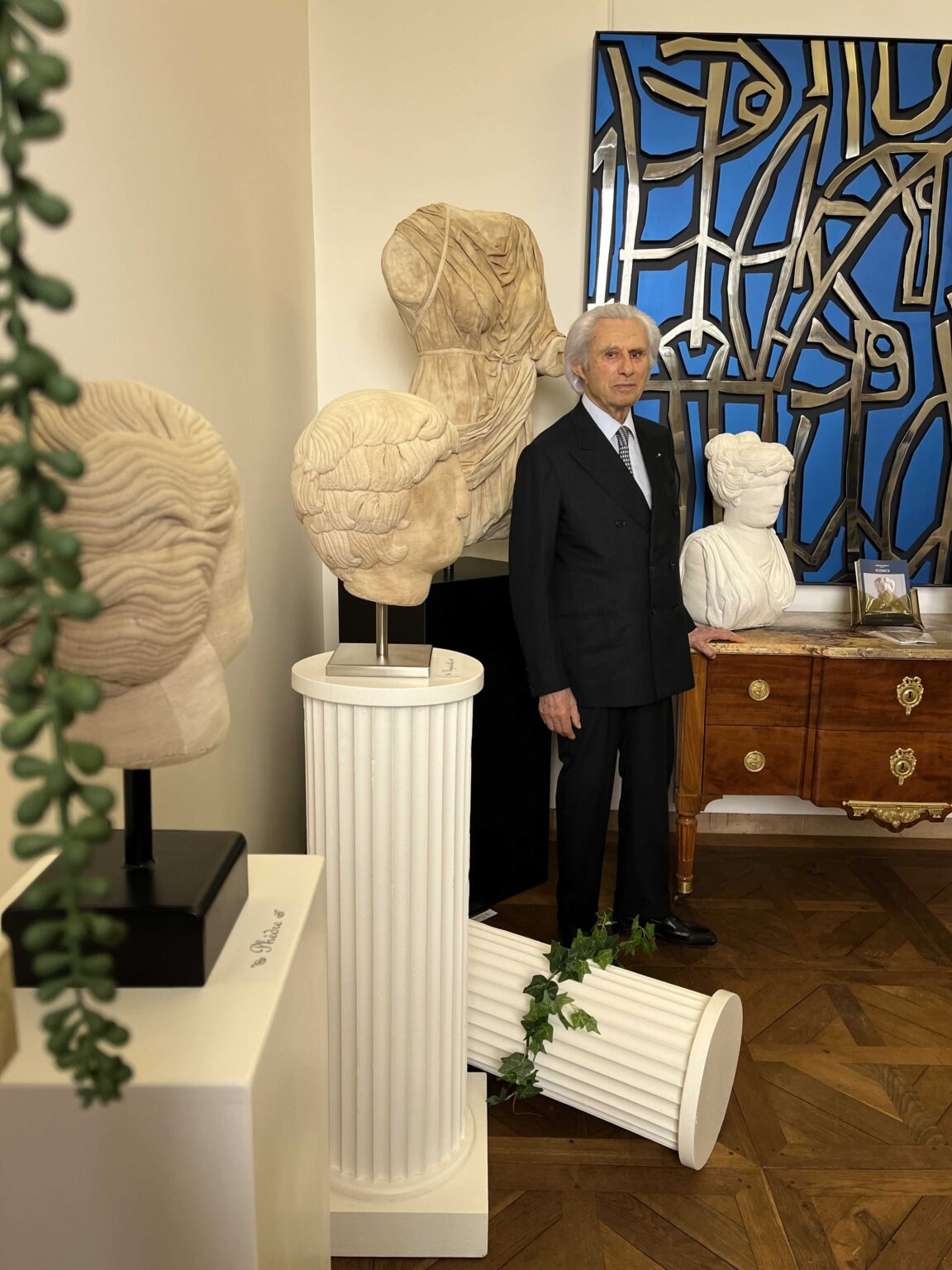 RIBOLZI INAUGURA LA NUOVA GALLERIA A MONACO CON « ICONICS