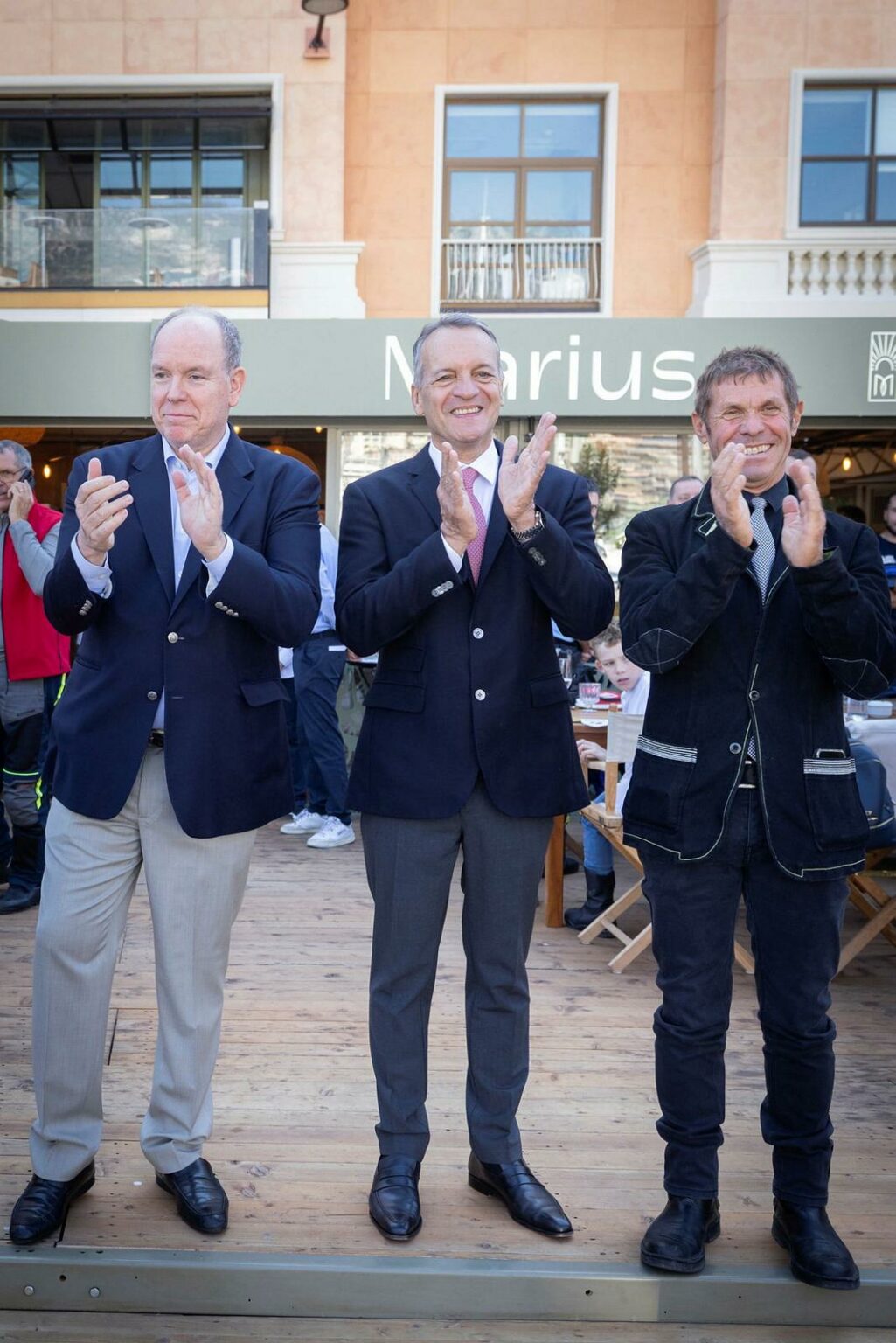 IL PRINCIPE SI CONGRATULA CON VALENTIN VACHEROT